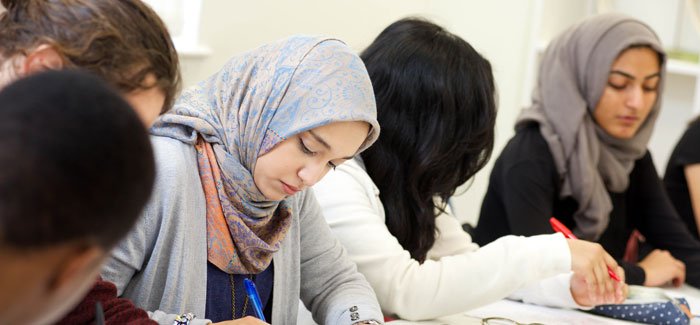 How to Get into Medical School in the UK | Top Universities